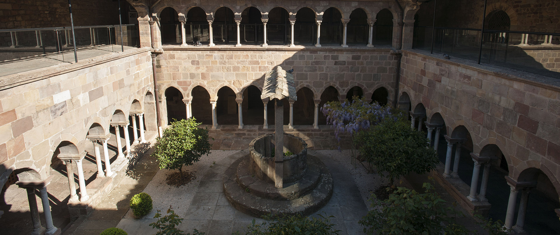Bienvenue au cloître de la cathédrale de Fréjus